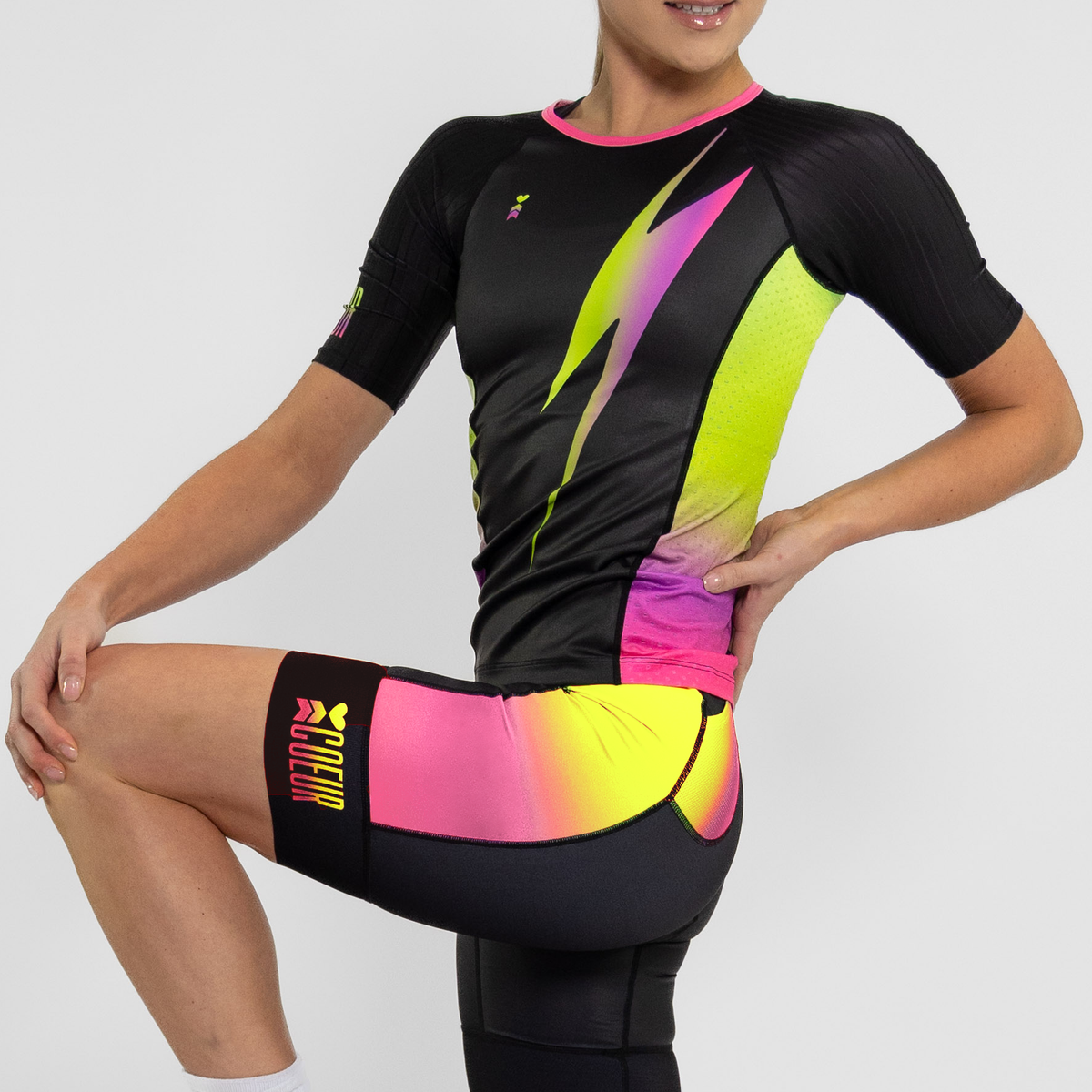 Women's Sleeved Triathlon Aero Top in Voltage – Coeur Sports